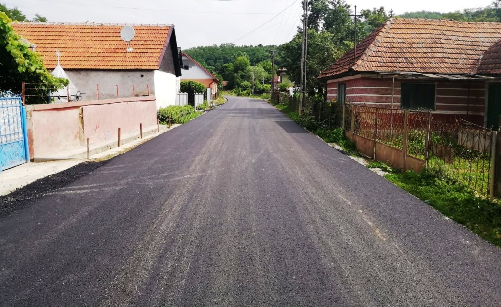A fost asfaltat drumul Podeni – Moldovenești | CLUJ INSIDER